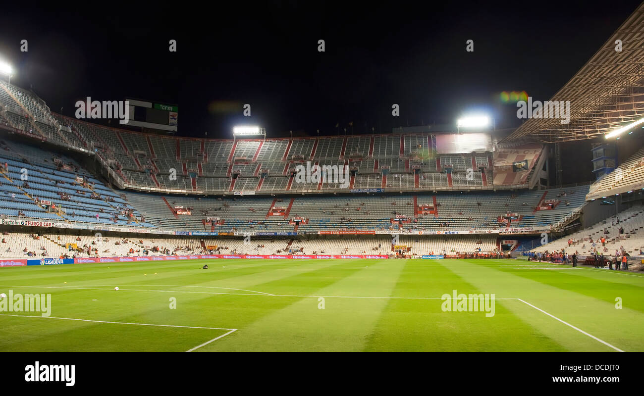 Inside stadium grass hi-res stock photography and images - Alamy