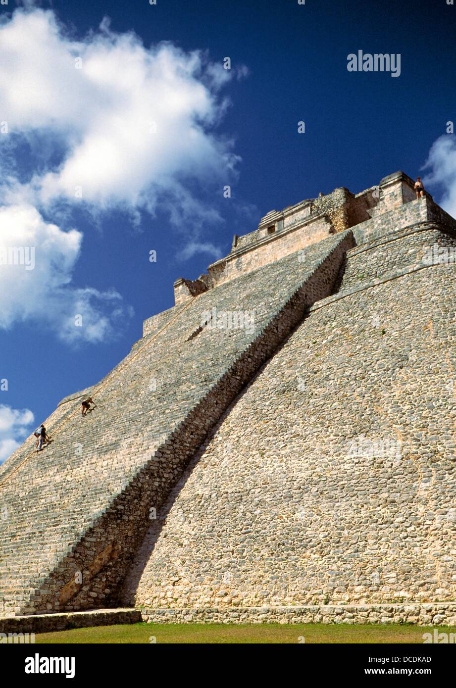 Ruined city hi-res stock photography and images - Alamy