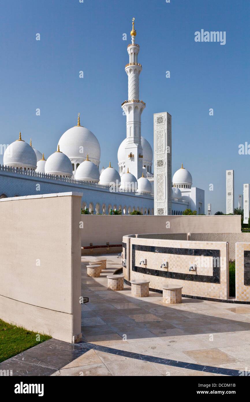 Exterior Domes Arches And Minarets Of The The Sheikh Zayed Grand