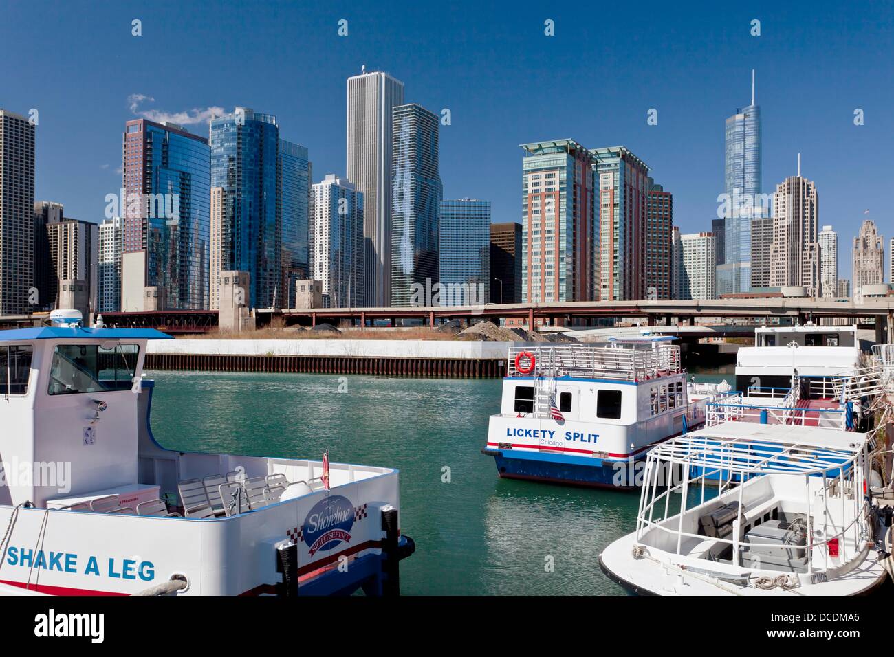 Views of the city skyline from Burnham harbor in Chicago, Illinois, USA ...
