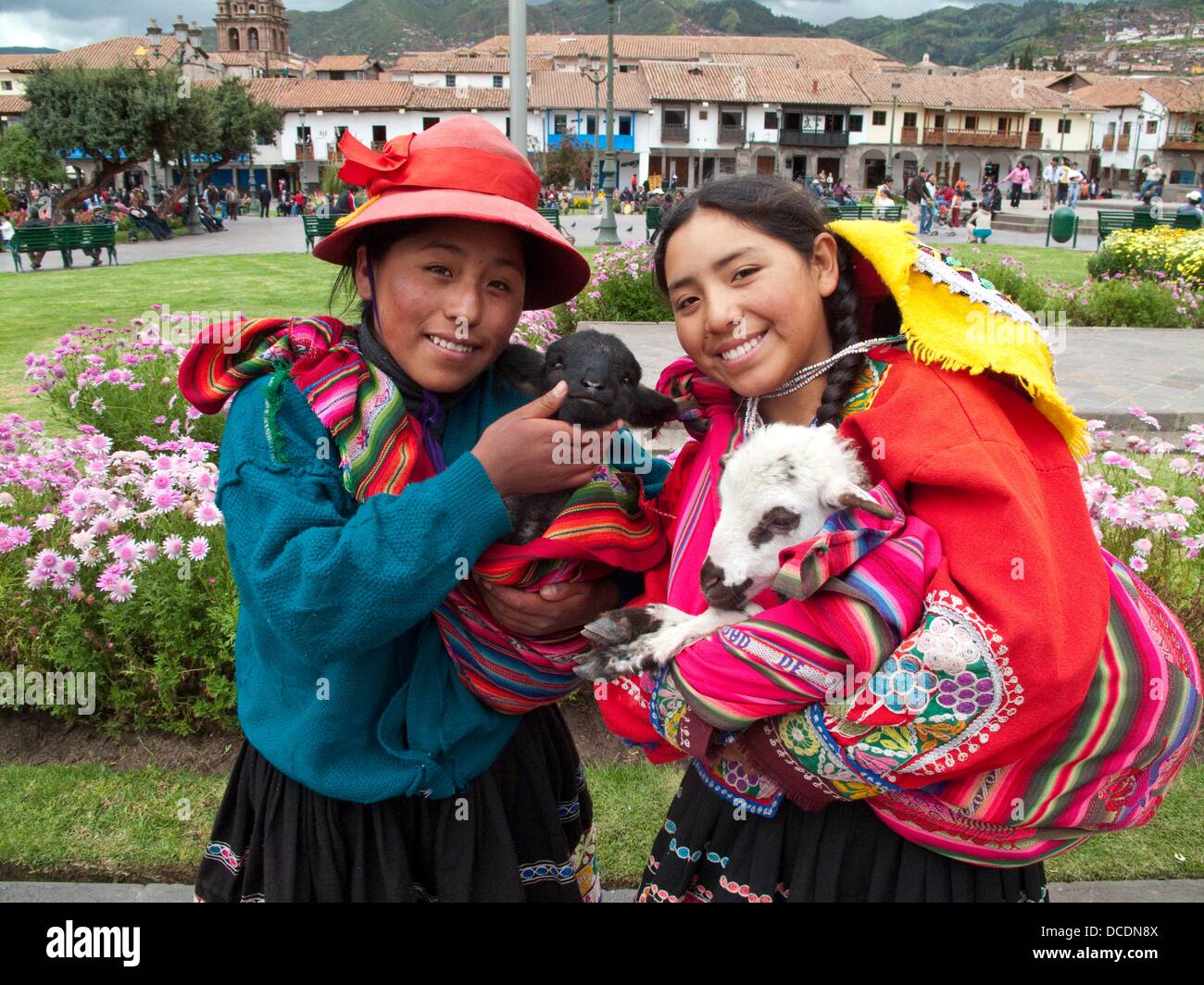 Indigenous peruvian native children hi-res stock photography and images ...