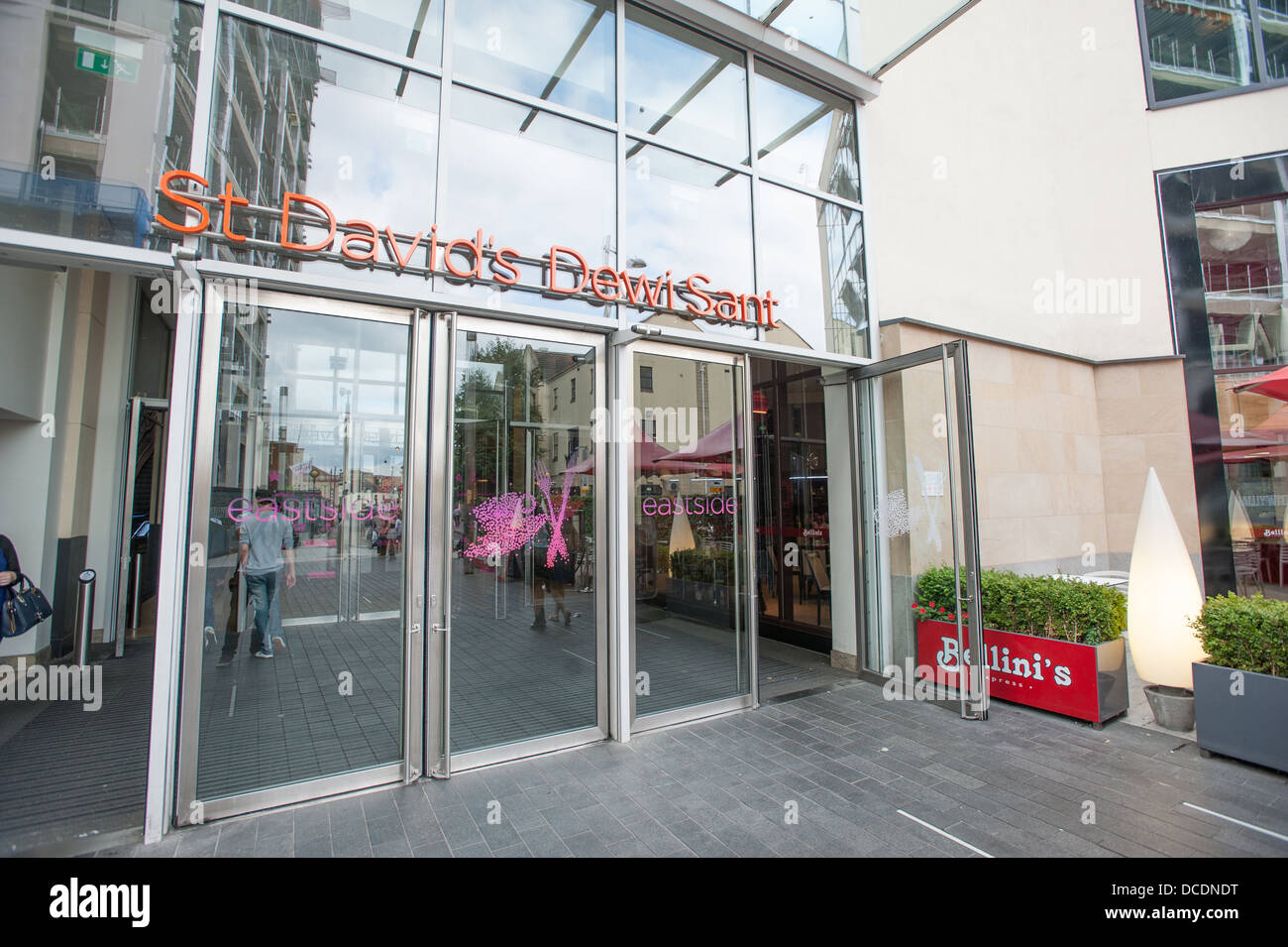 Cardiff st davids shopping centre hi-res stock photography and images ...