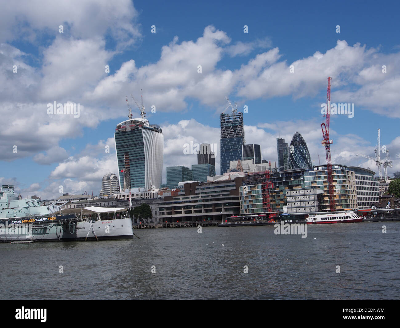 Modern city of london skyline hi-res stock photography and images - Alamy