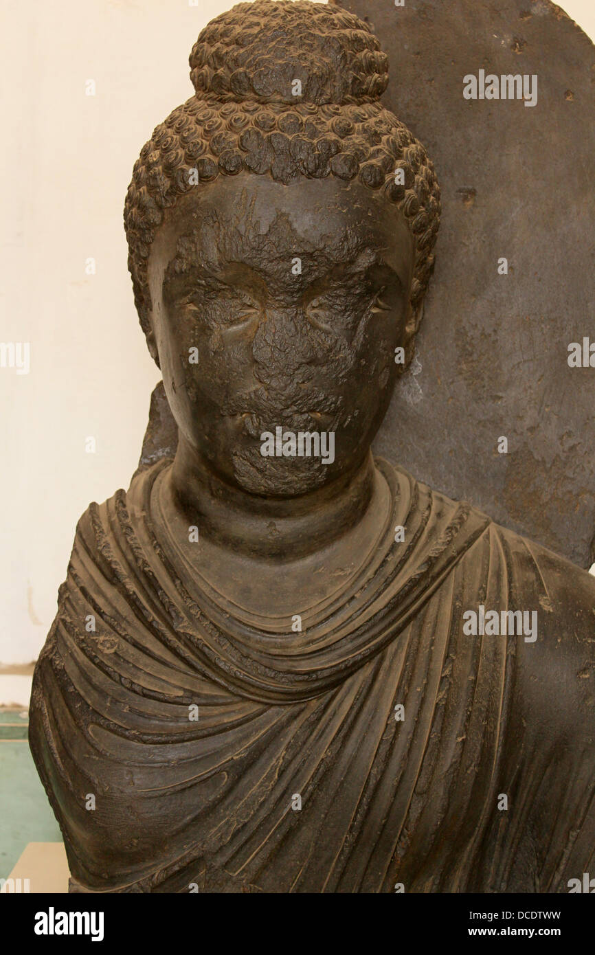 Ancient Buddha statue Stock Photo - Alamy