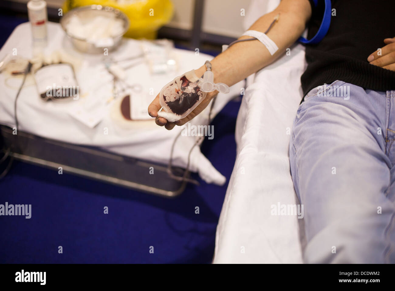blood donor’s arm up close while giving blood Stock Photo - Alamy