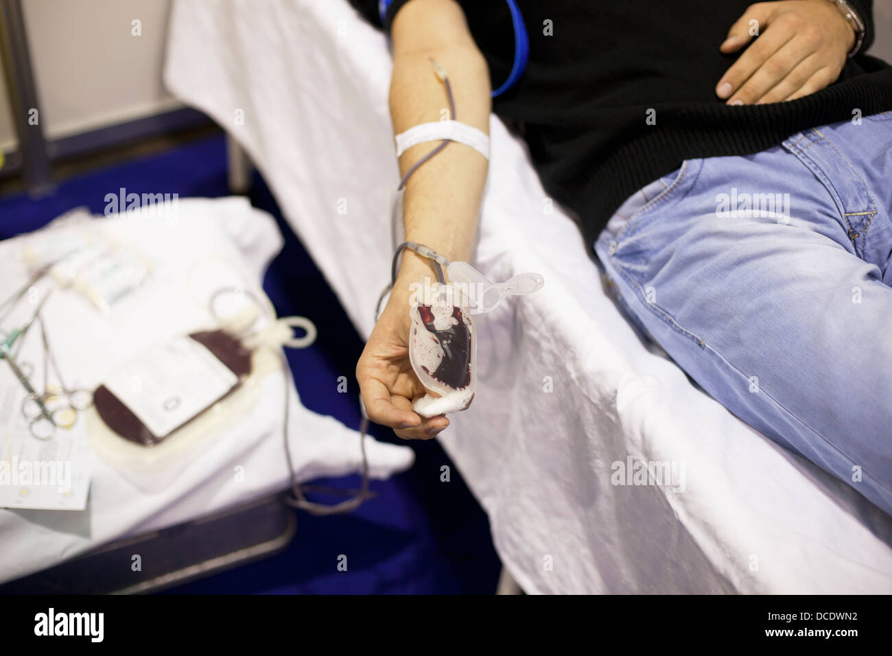 blood donor’s arm up close while giving blood Stock Photo - Alamy