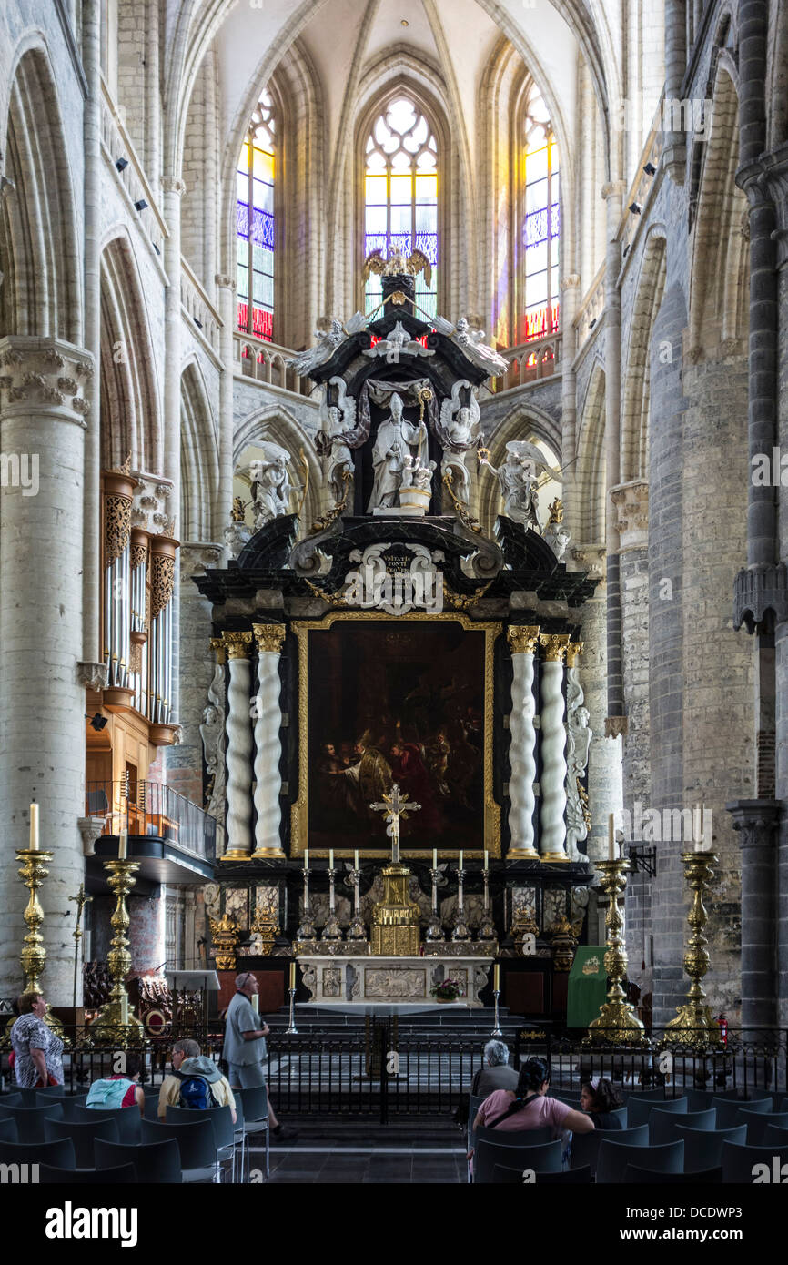 Interior showing altar of the Saint Nicholas' Church / Sint-Niklaaskerk ...