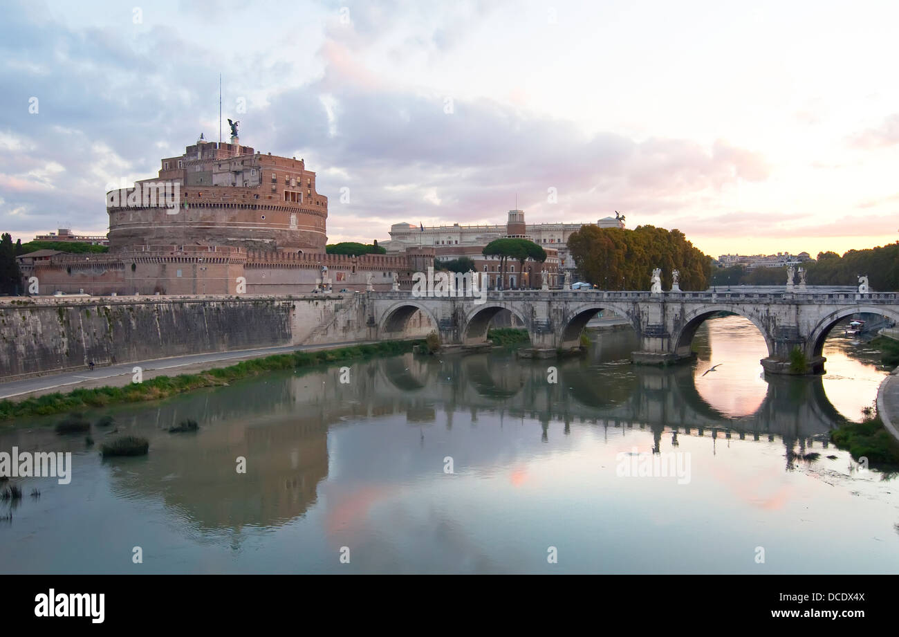 The castle and bridge of Sant'Angelo in Rome Stock Photo - Alamy