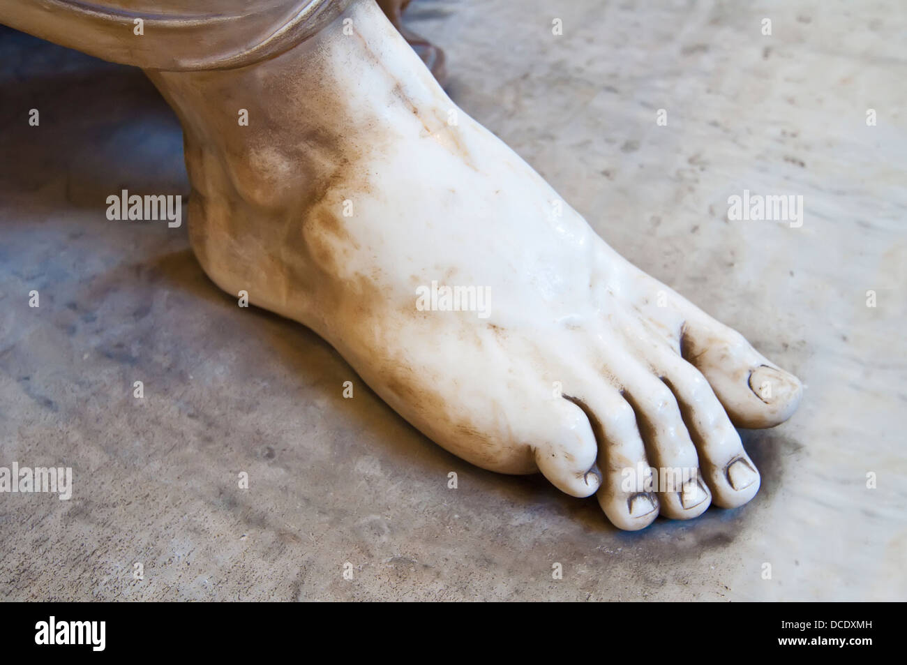 Sculpture of a foot Stock Photo - Alamy