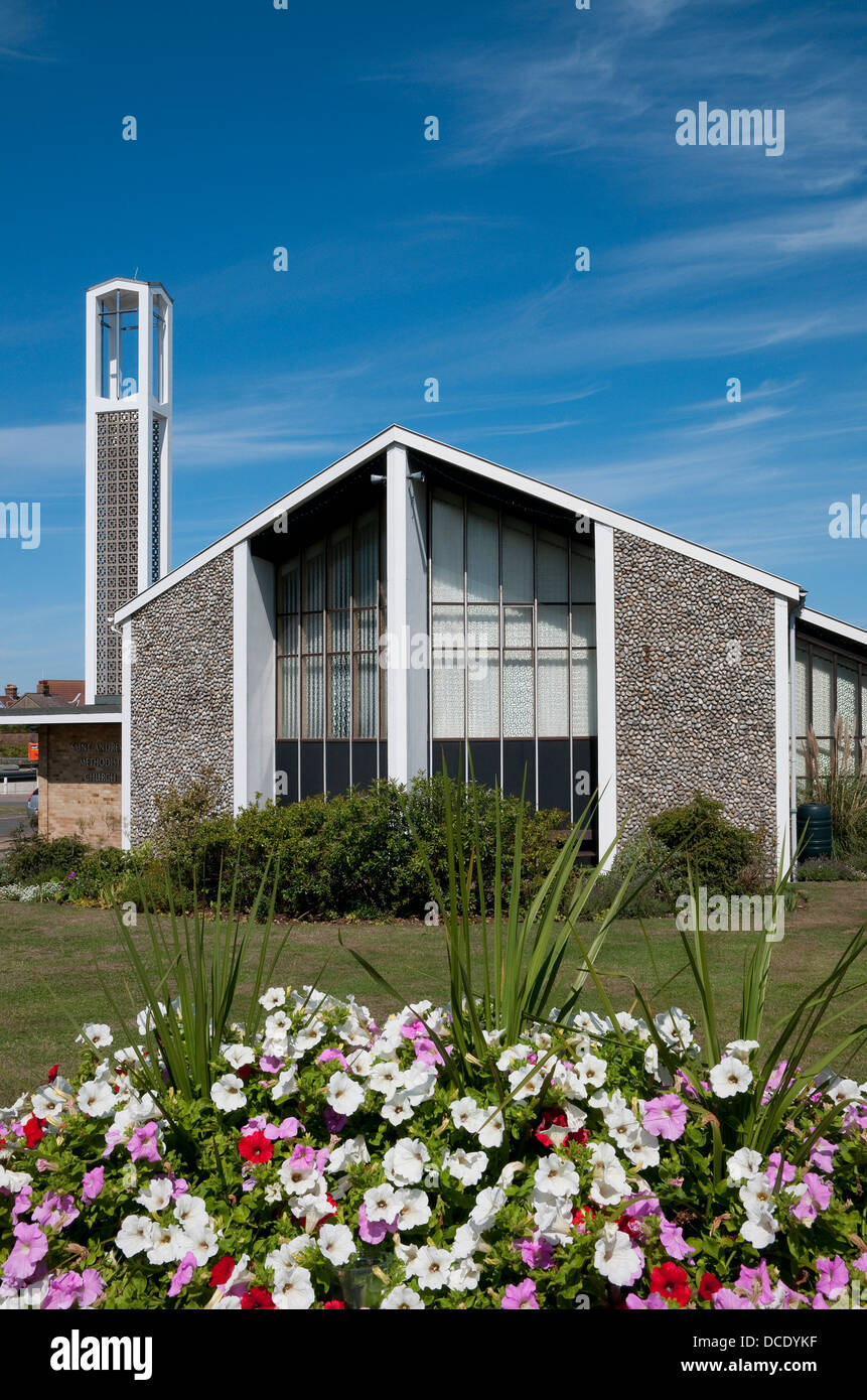 Modern church exterior uk hi-res stock photography and images - Alamy