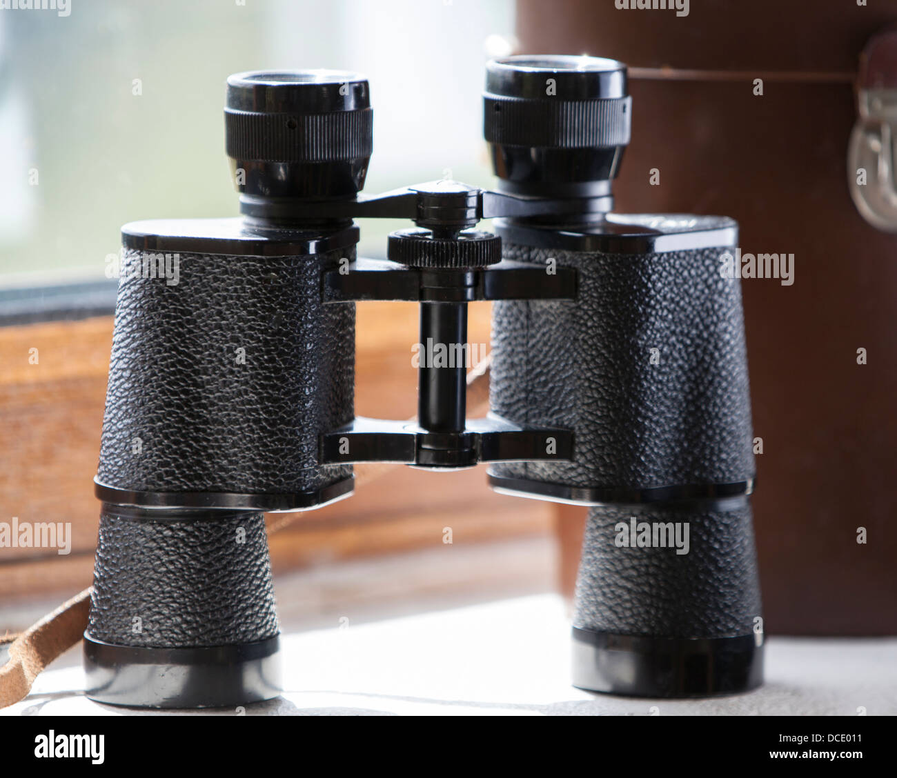Binocular search hi-res stock photography and images - Alamy