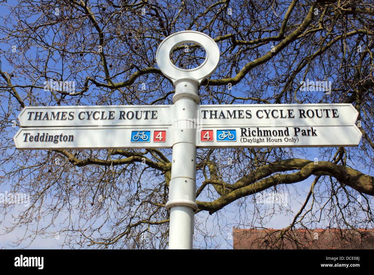 Thames cycle route hi-res stock photography and images - Alamy