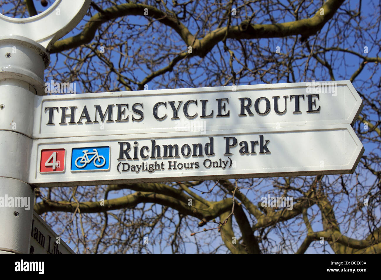 Thames cycle route hi-res stock photography and images - Alamy