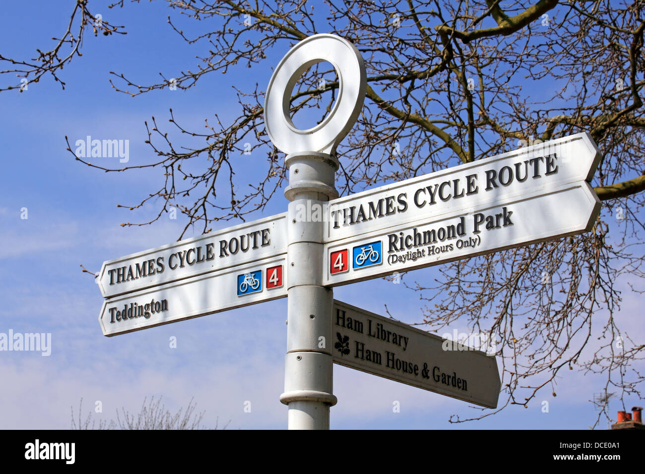 Thames cycle route hi-res stock photography and images - Alamy