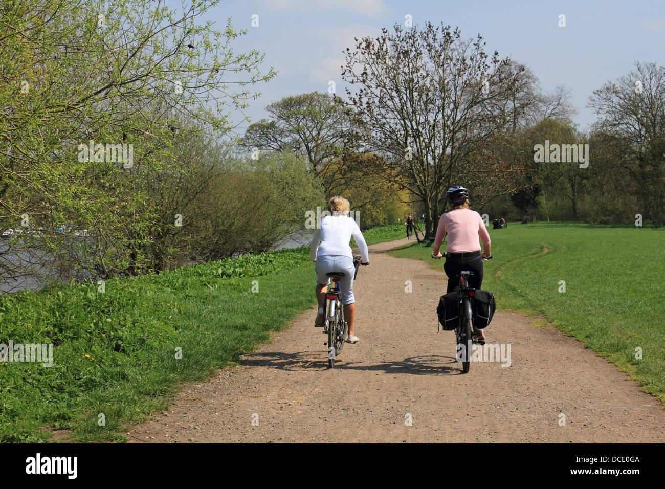 Cycling along the tow path of the River Thames at Ham House, Richmond ...