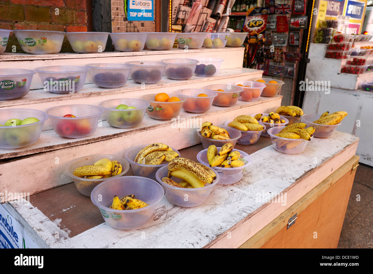 Corner shop london hi-res stock photography and images - Alamy