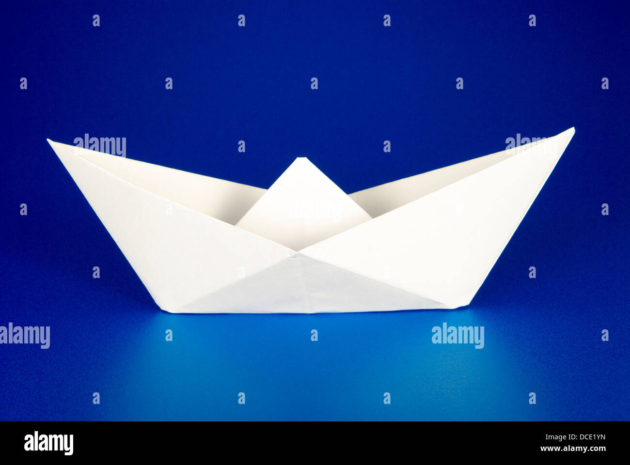 Boat made of paper hi-res stock photography and images - Alamy