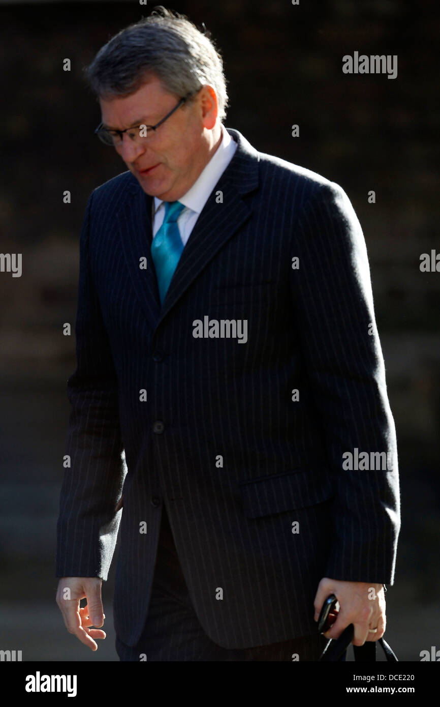 David Cameron's head strategist, Lynton Crosby arrives at Downing ...