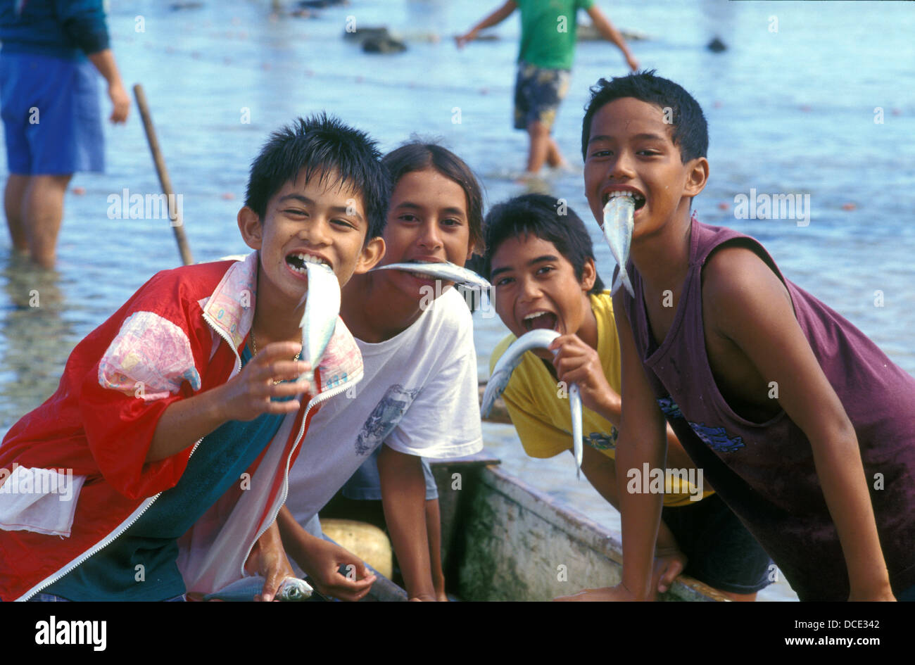avera village boys, fishing for ature, rurutu, tahiti Stock Photo - Alamy