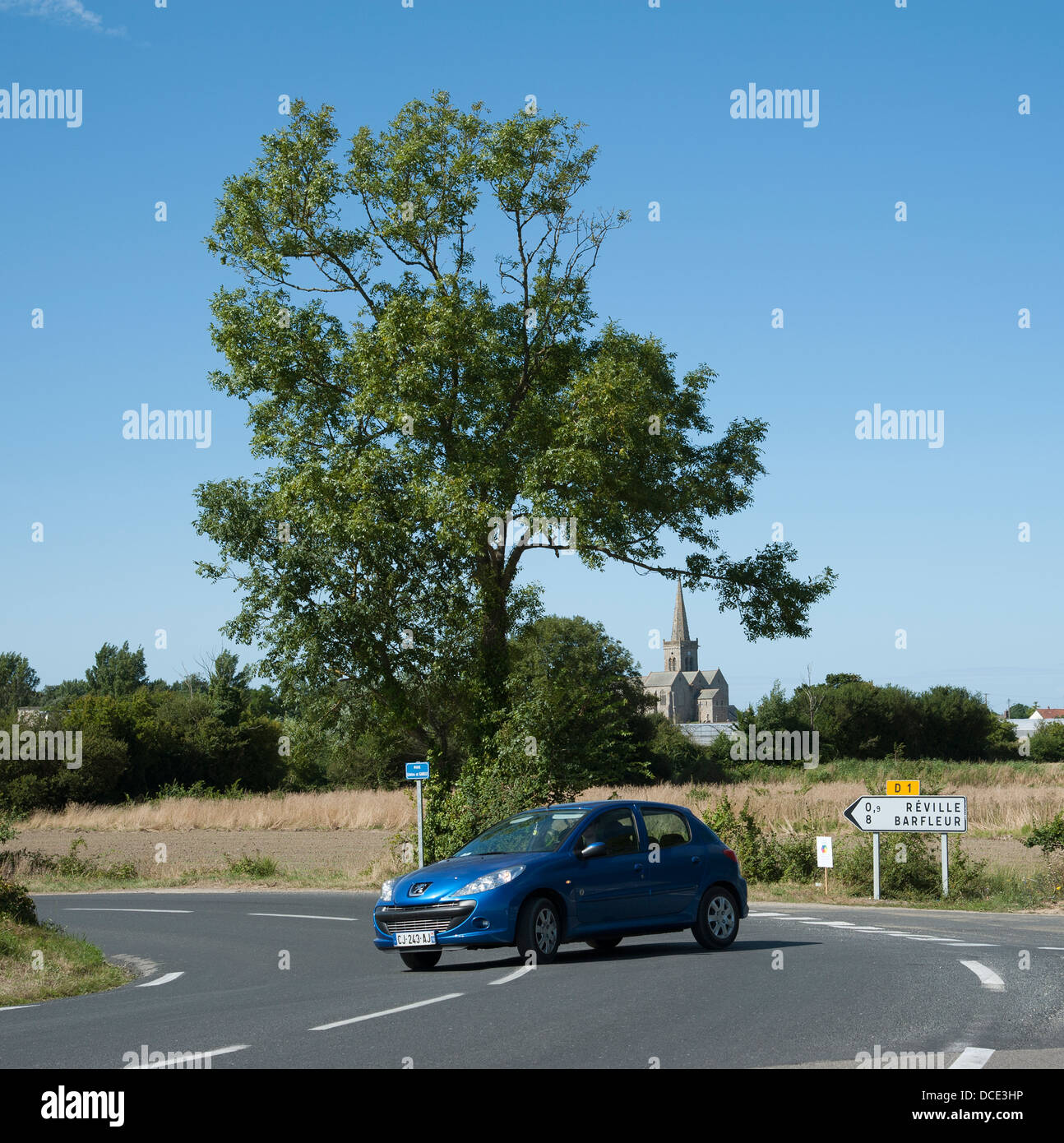 French countryside and road hi-res stock photography and images - Alamy