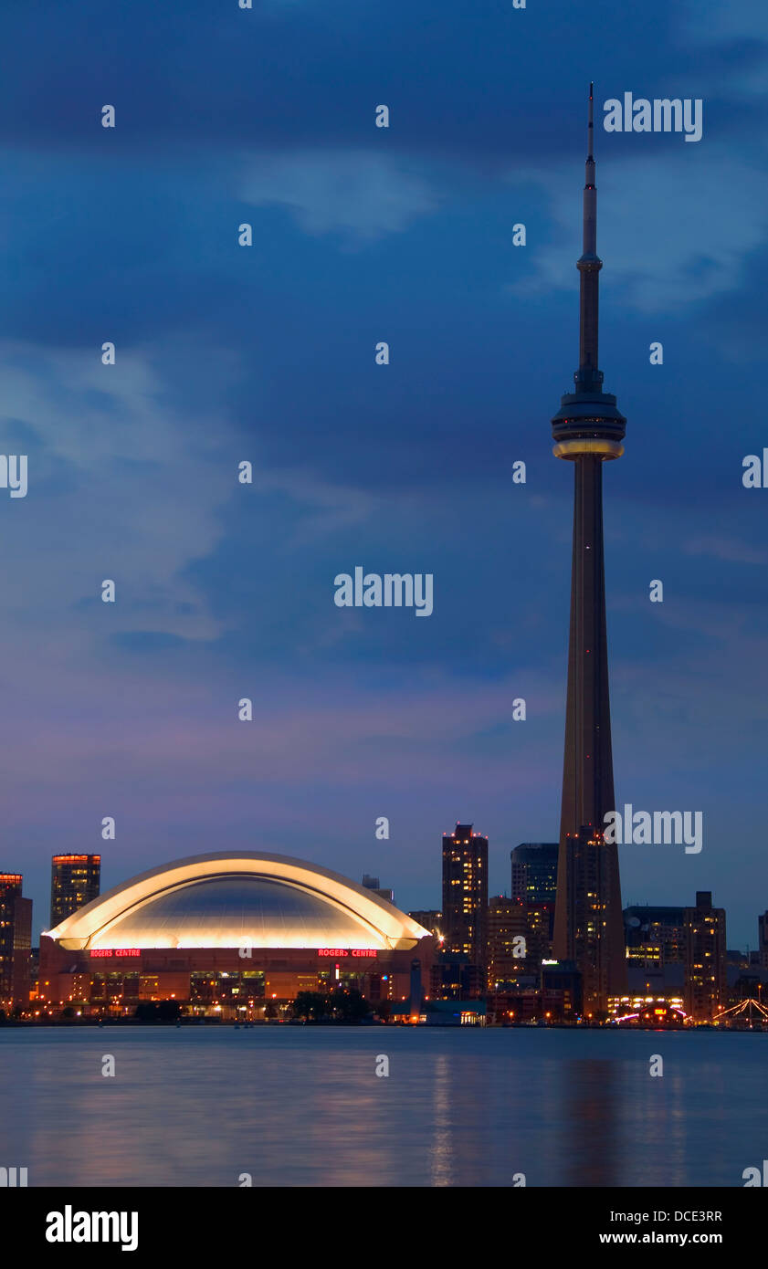 Toronto Skyline At Twilight Stock Photo - Alamy