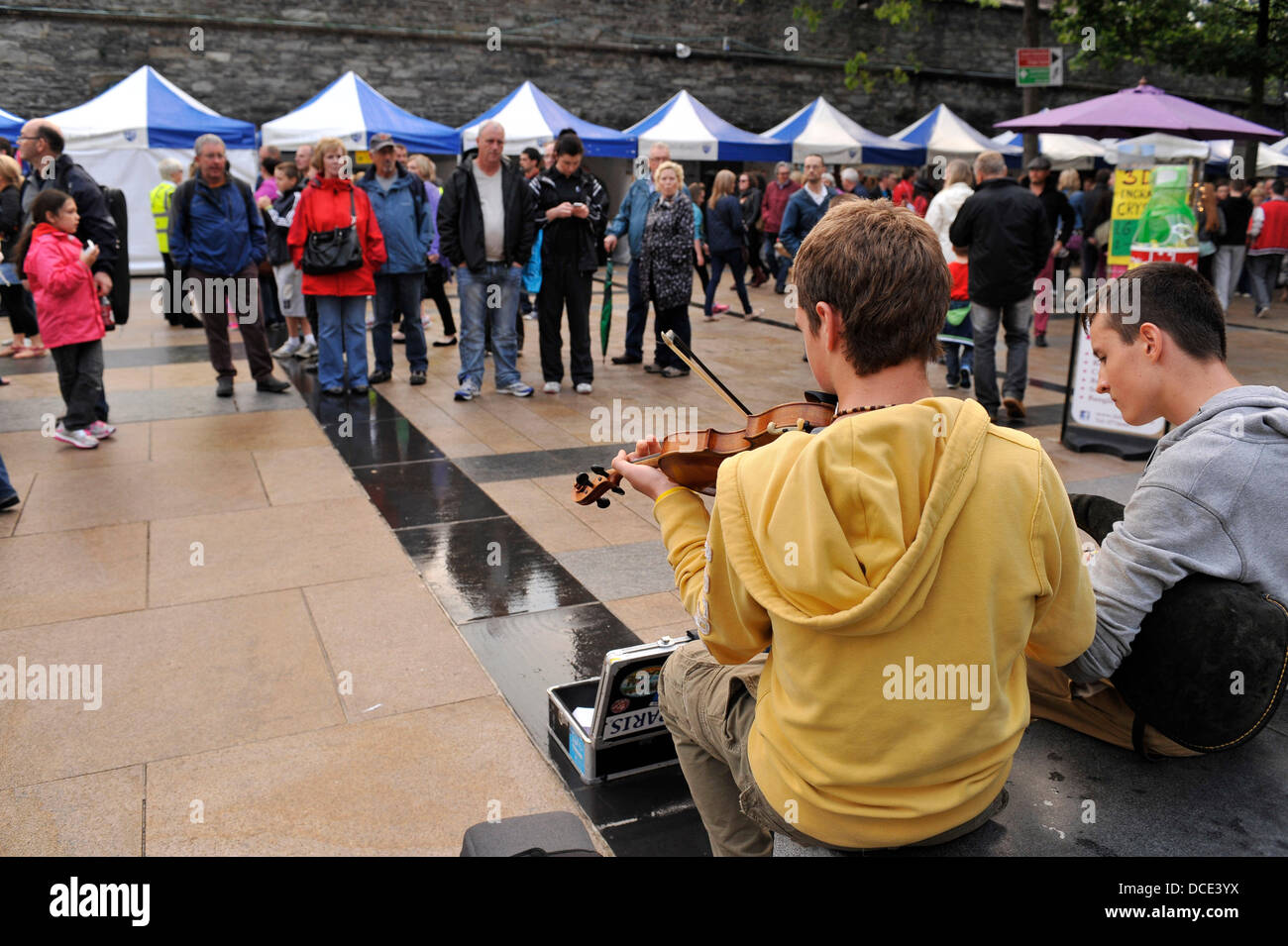 Northern irish traditional musicians hi-res stock photography and ...