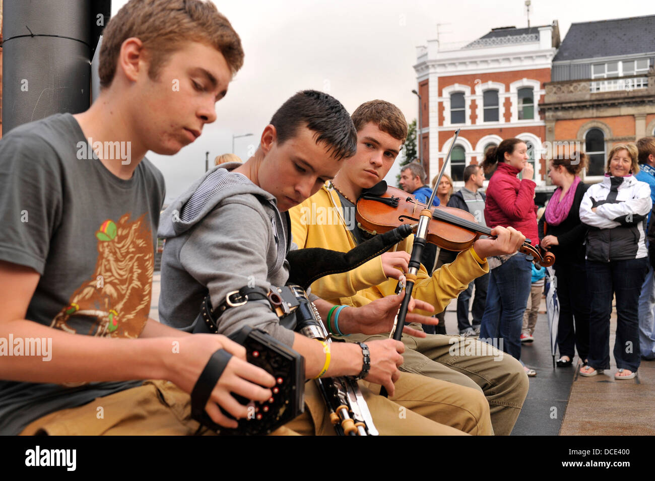 Northern irish traditional musicians hi-res stock photography and ...