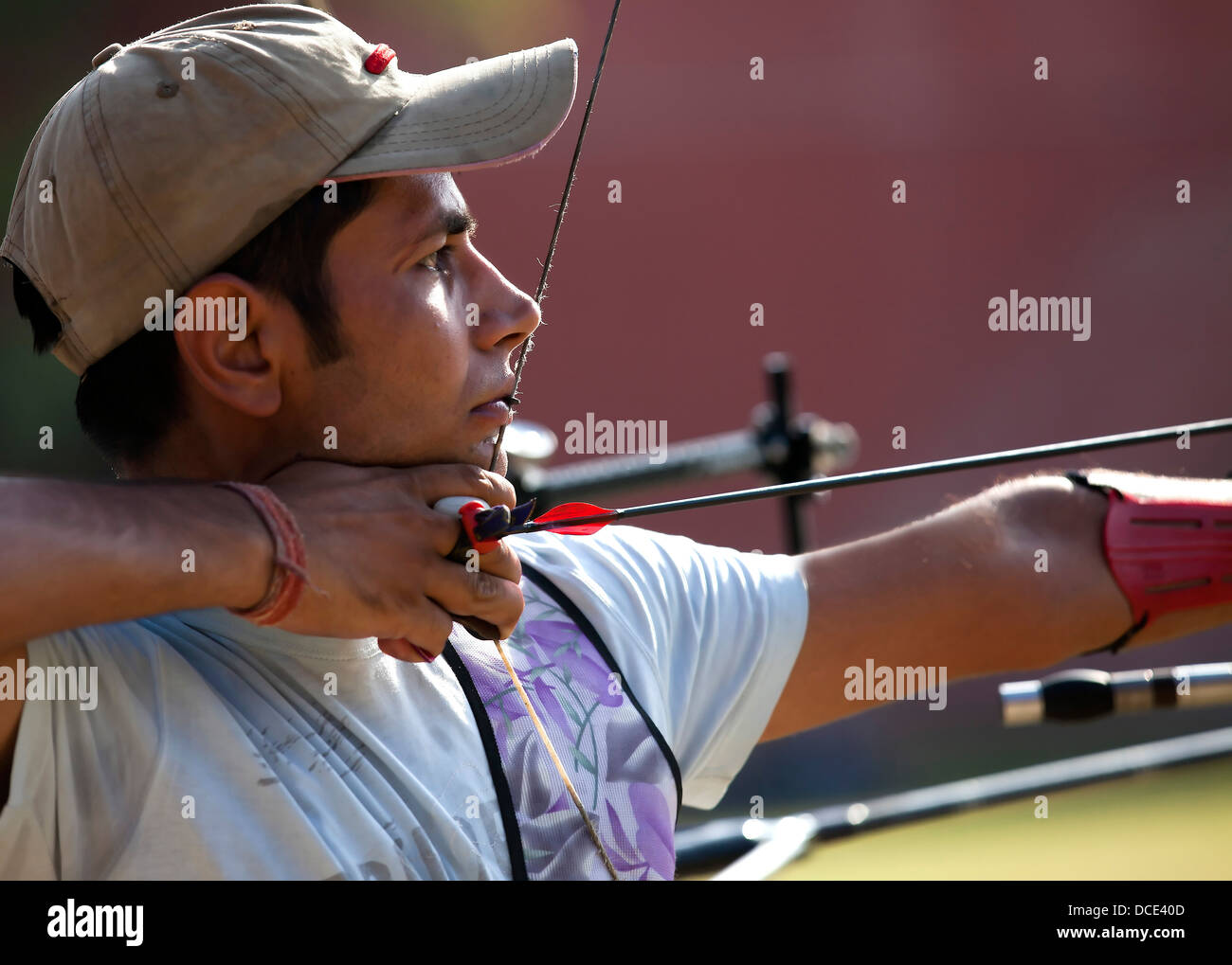 Bow and arrrow hi-res stock photography and images - Alamy