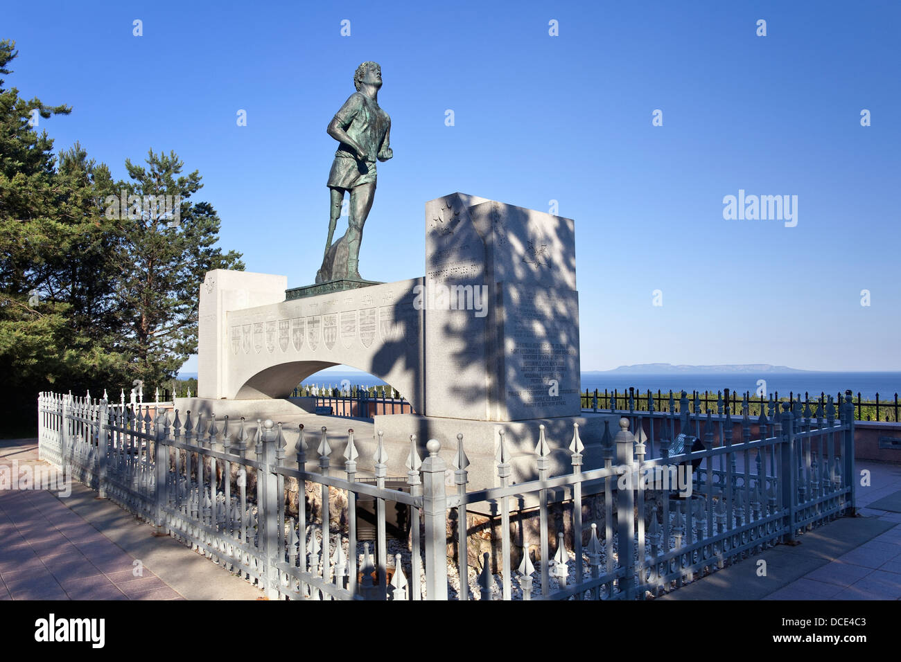 Terry fox memorial monument thunder hi-res stock photography and images ...