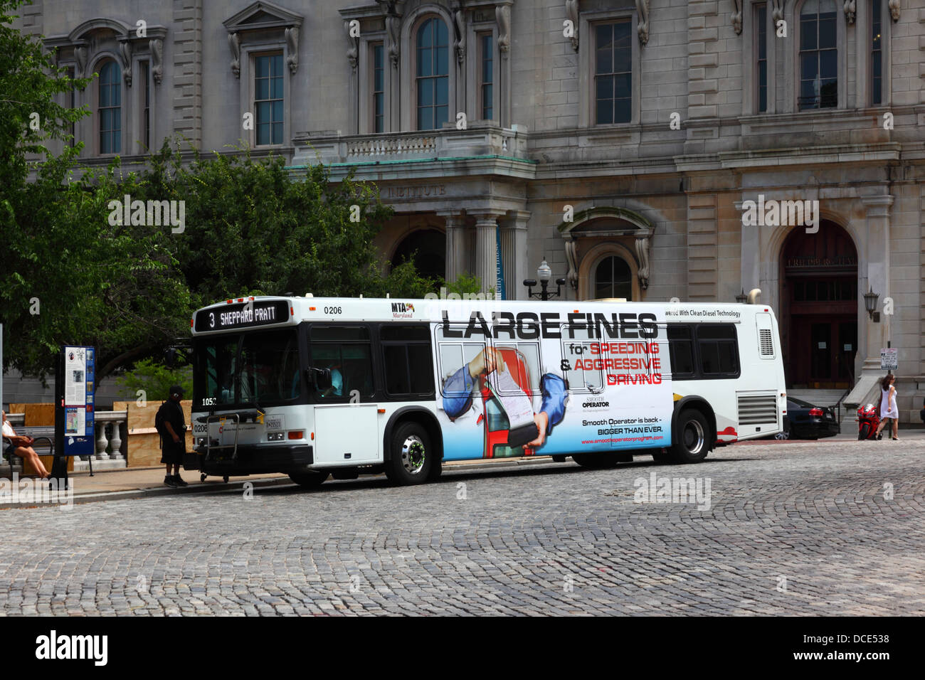 Mta bus stop hi-res stock photography and images - Alamy