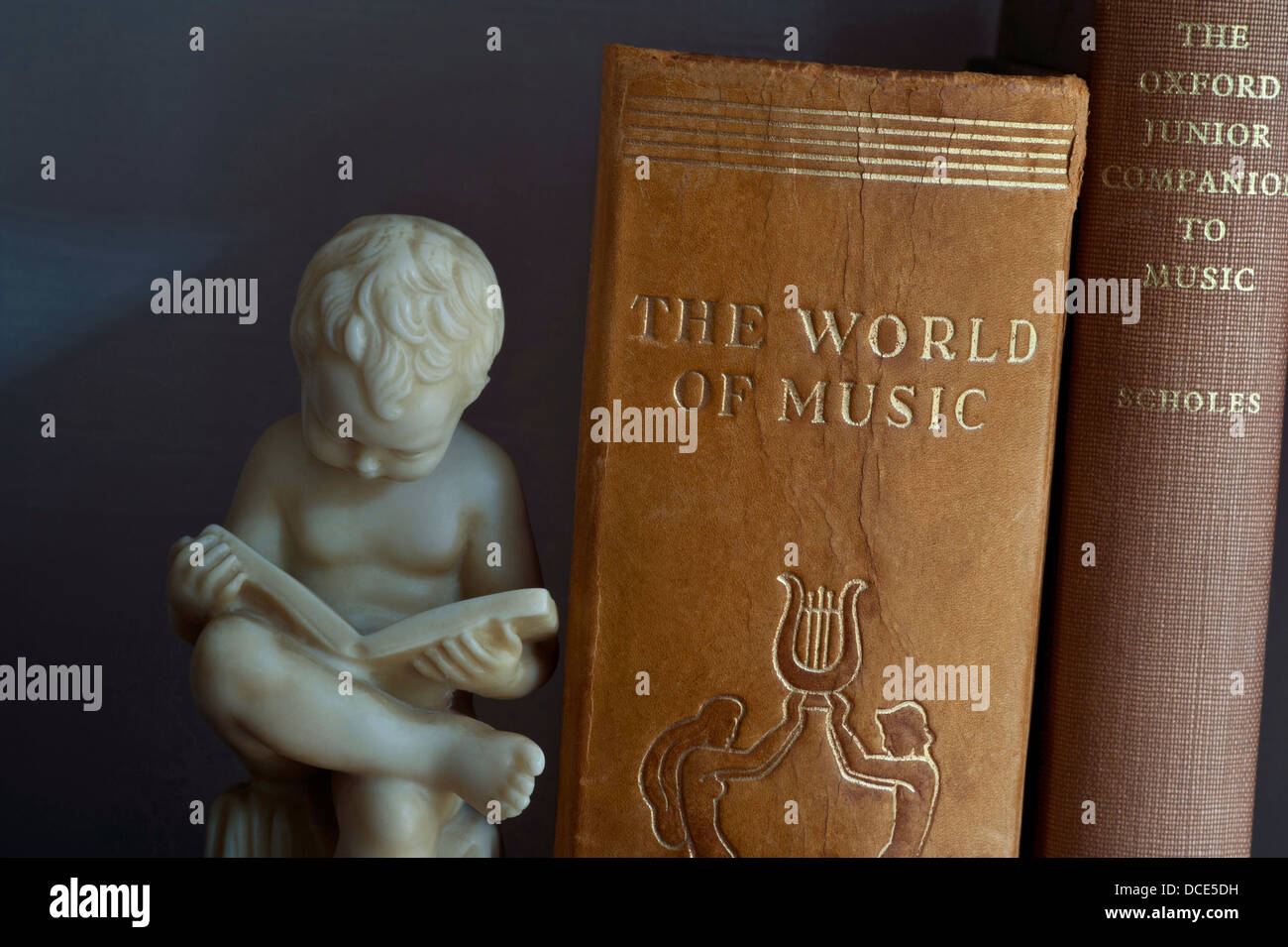 MUSIC STUDY STUDYING BOOKS HOBBY INFORMATION Carved bookend statue of ...