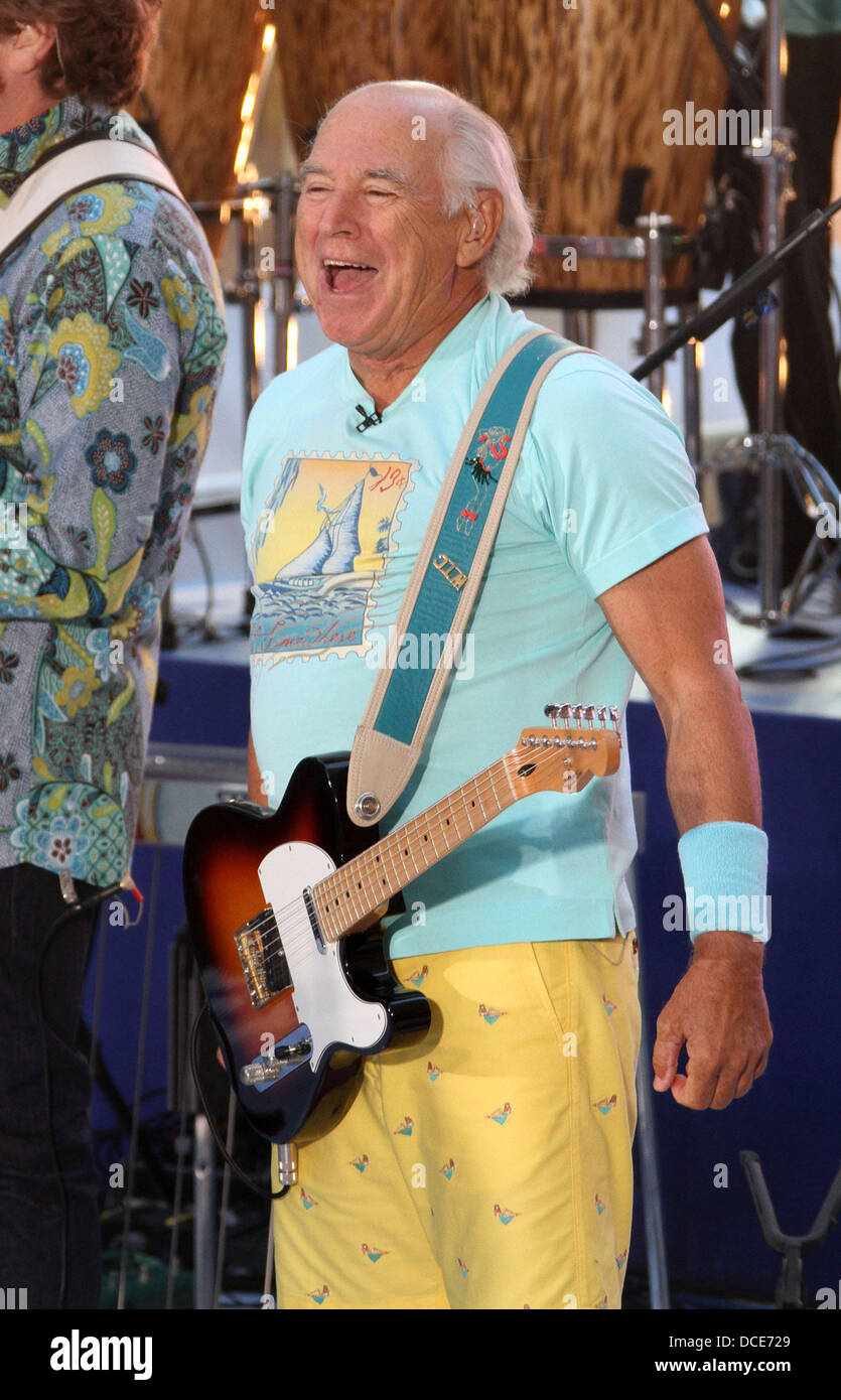 New York, New York, USA. 15th Aug, 2013. Singer JIMMY BUFFETT performs ...