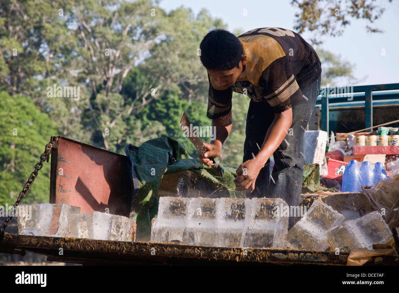 Ice chipping hi-res stock photography and images - Alamy