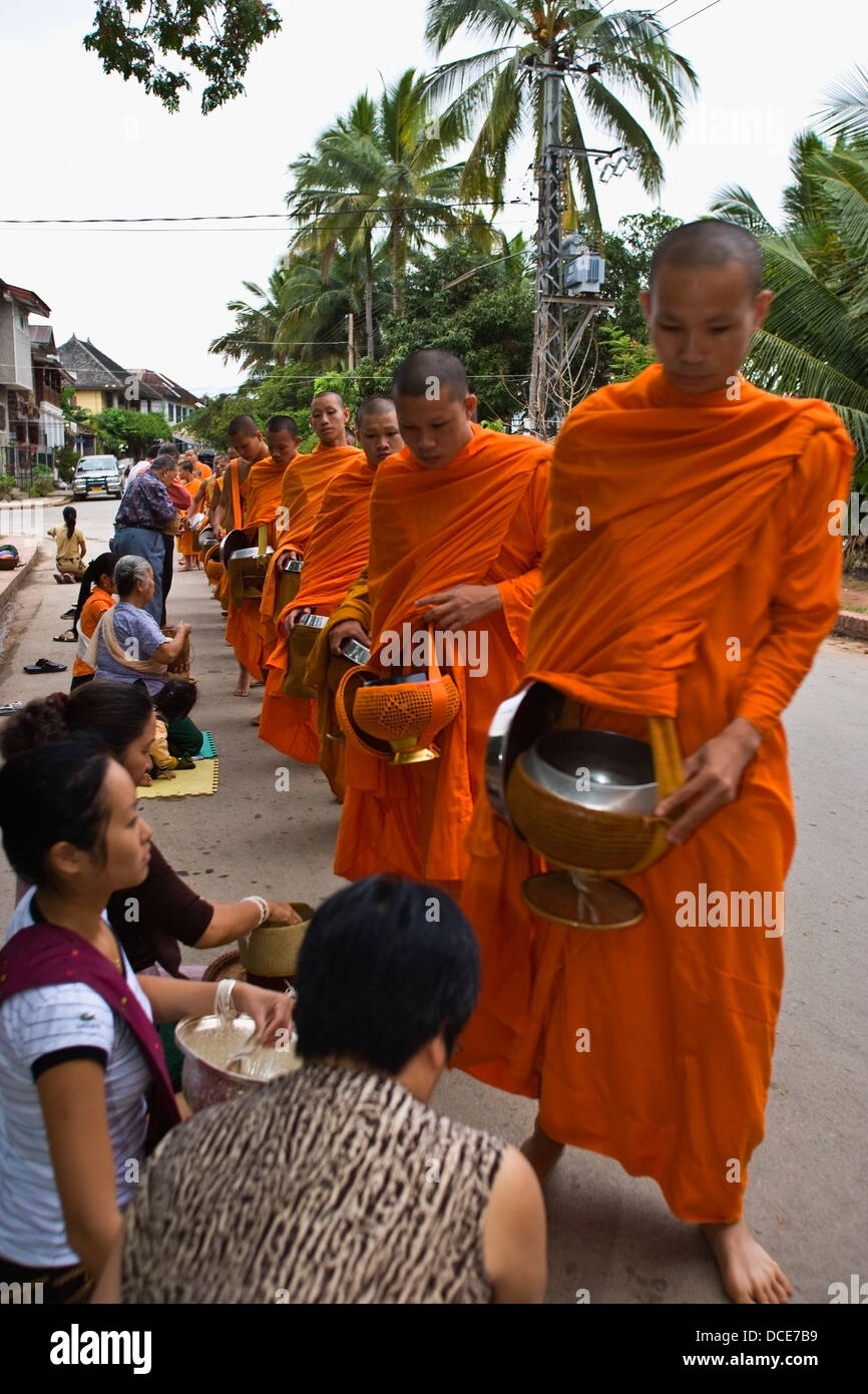 People giving offerings to monk hi-res stock photography and images - Alamy