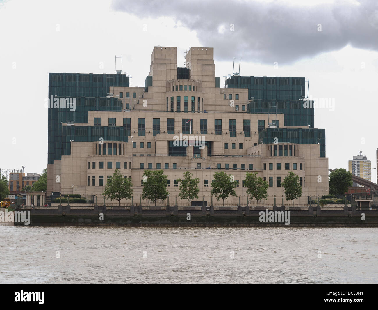 British intelligence service mi6 headquarters hi-res stock photography ...
