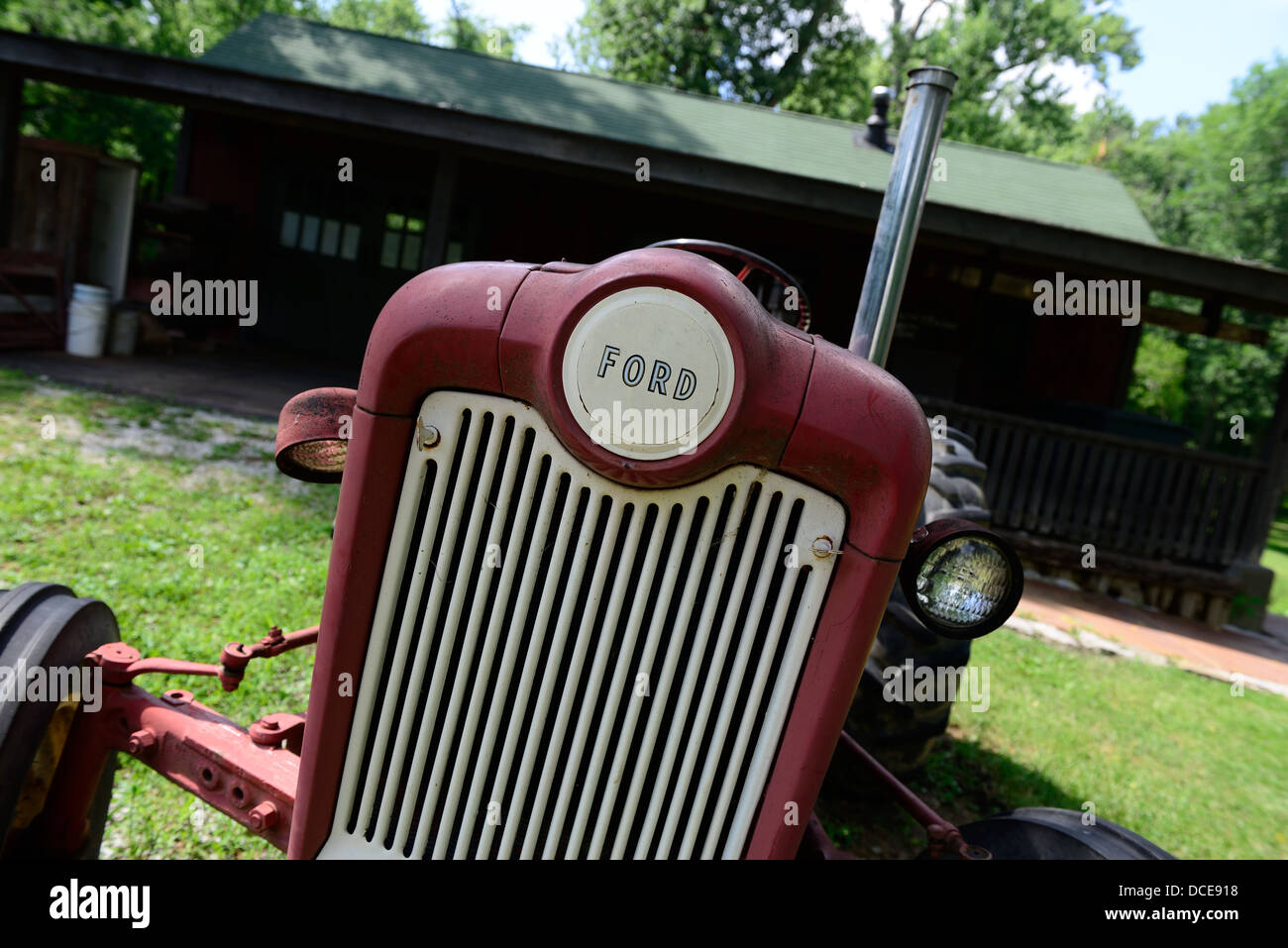 Old Ford farm tractor sits by the roadside Stock Photo - Alamy