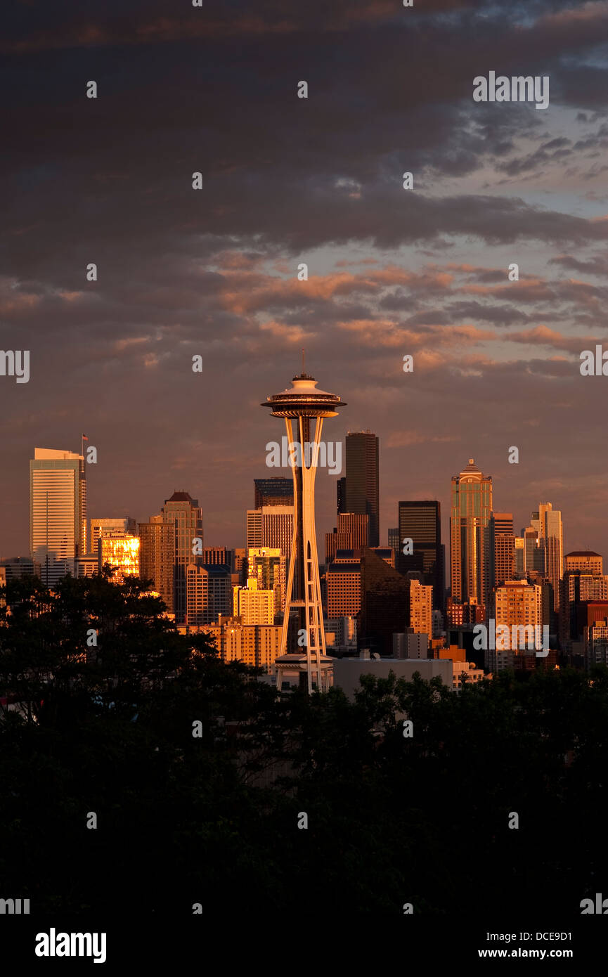 Retro image of Seattle skyline, downtown, sunset light Stock Photo - Alamy