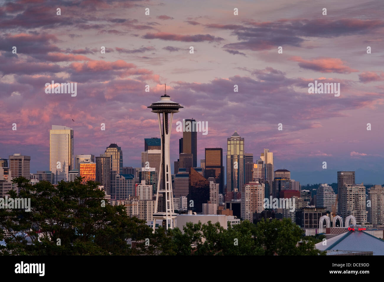 Retro seattle skyline hi-res stock photography and images - Alamy