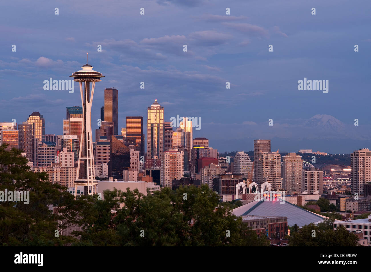Retro image downtown buildings hi-res stock photography and images - Alamy