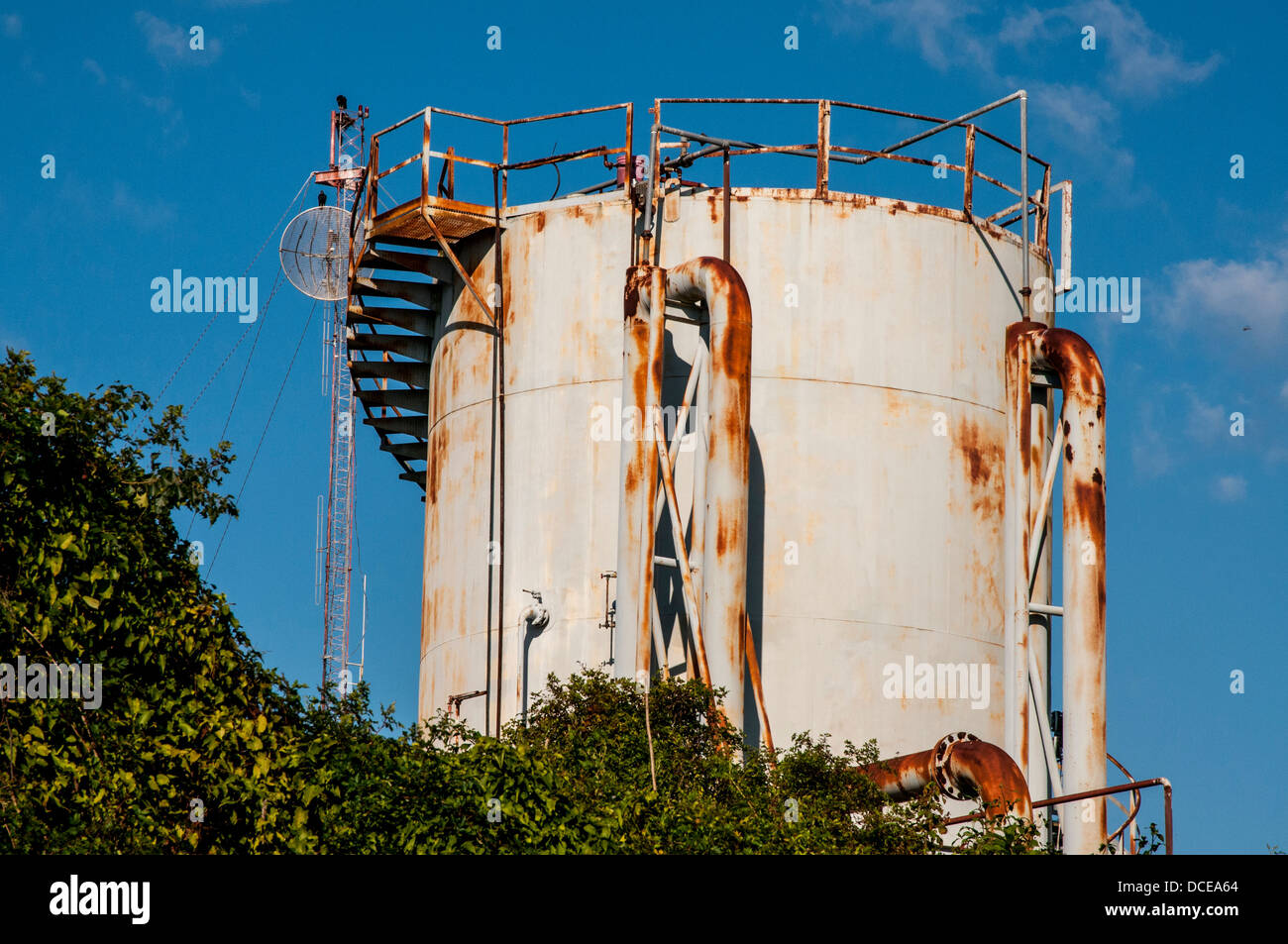 this rusted oil tank would fit perfectly in rust-oh wait.. : r/playrust