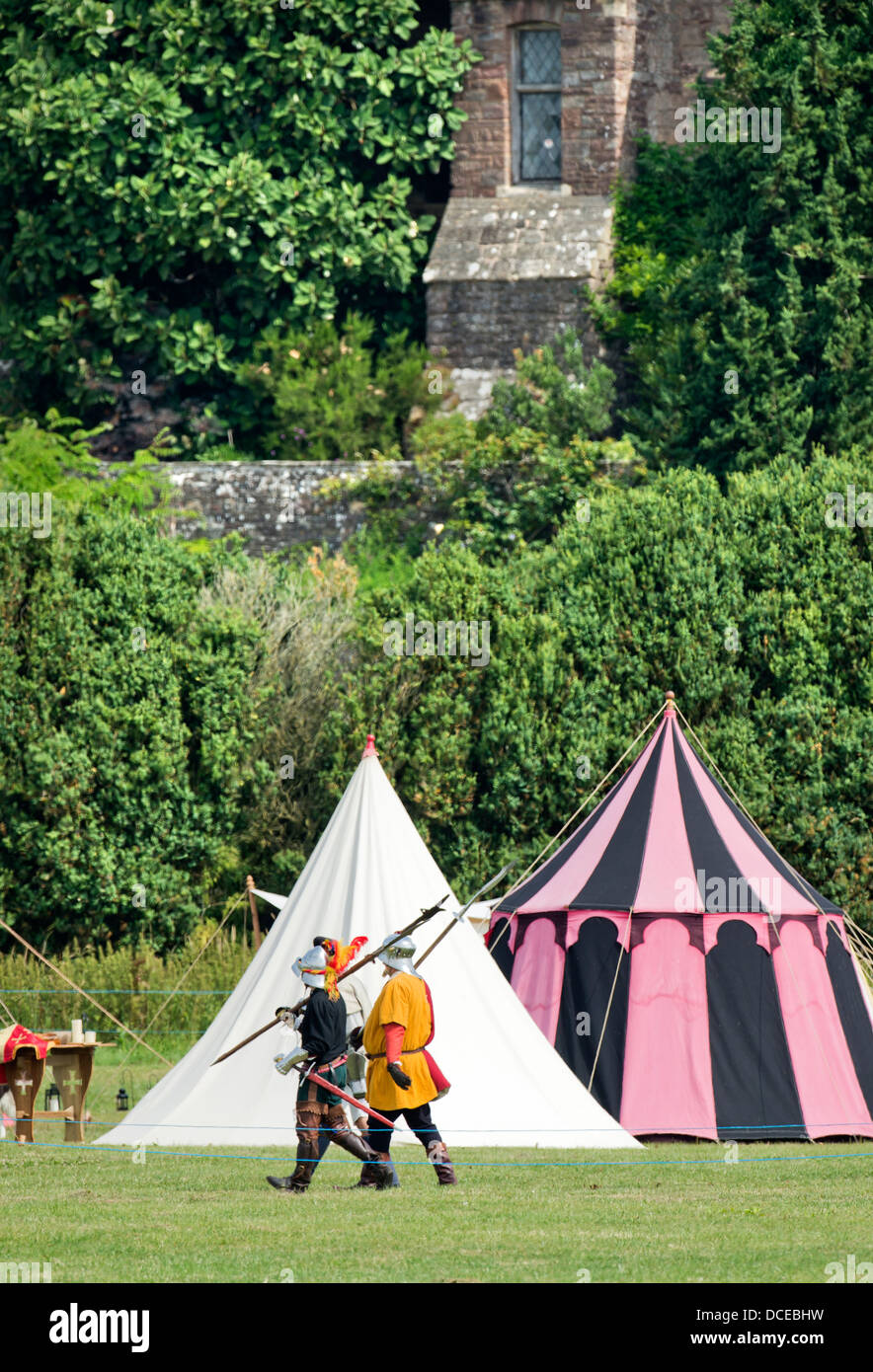 Medieval re enactment hi-res stock photography and images - Alamy