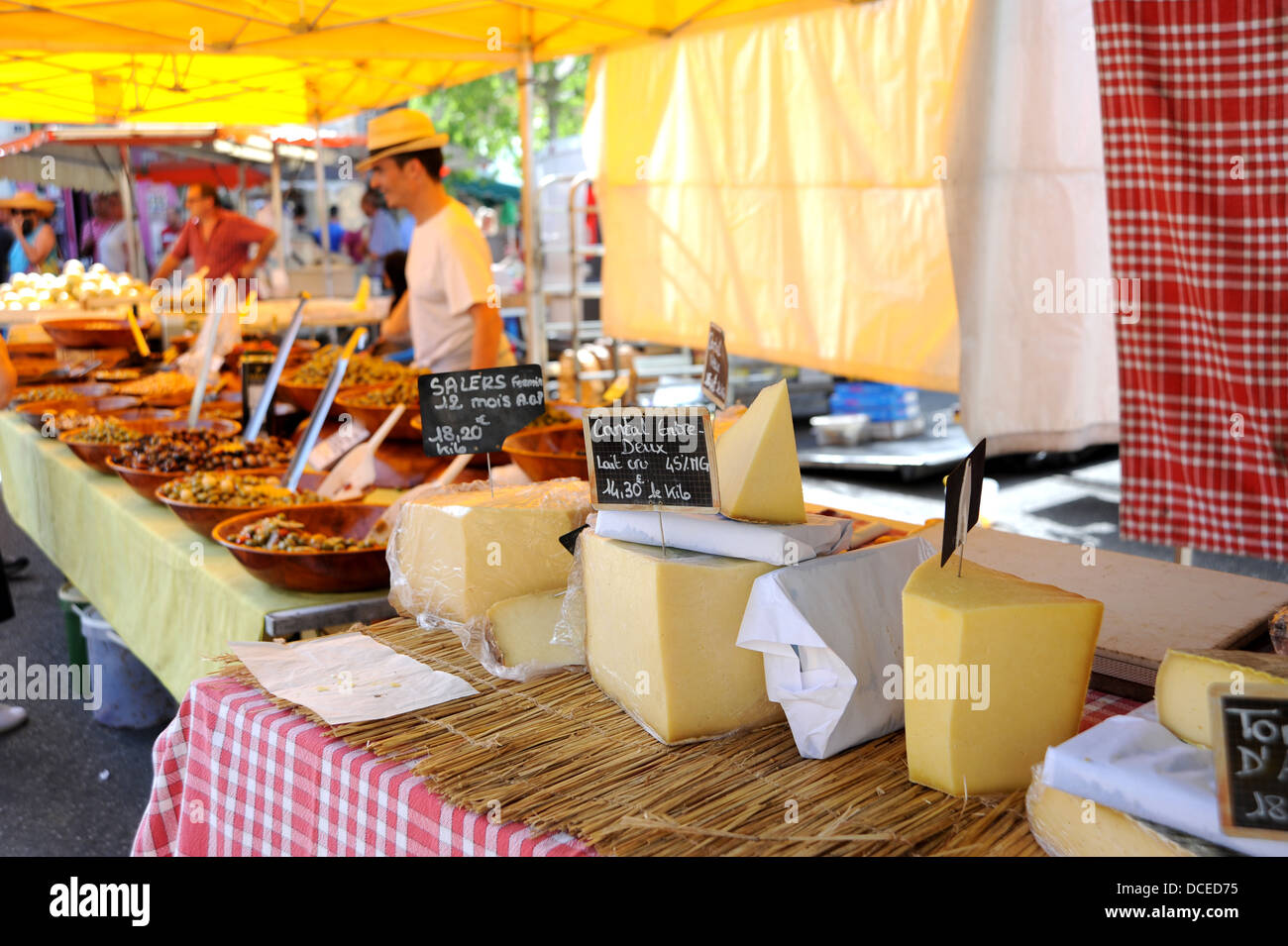 French market stall cheese hi-res stock photography and images - Alamy