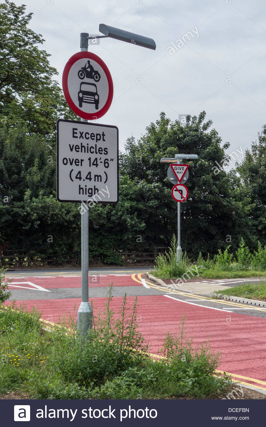 Height Restriction Sign High Resolution Stock Photography and Images ...