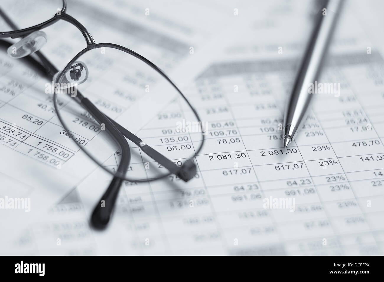 Calculating accounts hi-res stock photography and images - Alamy