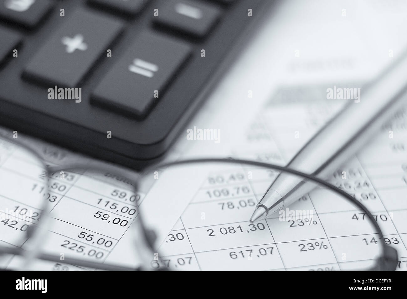 Calculating accounts hi-res stock photography and images - Alamy