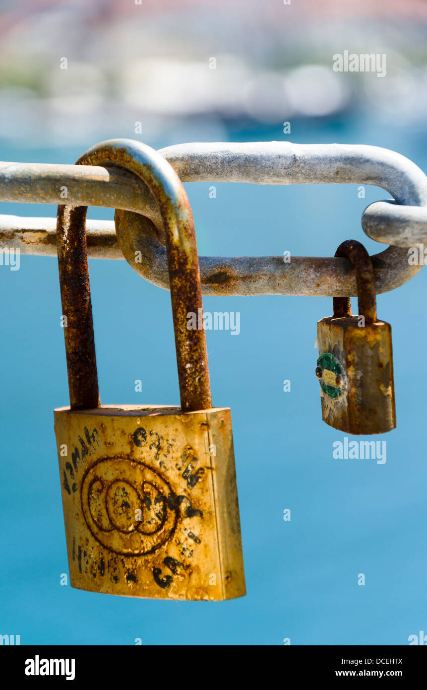 Chain with locks hi-res stock photography and images - Alamy