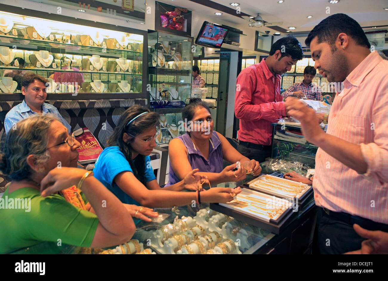 Indian customers hi-res stock photography and images - Alamy