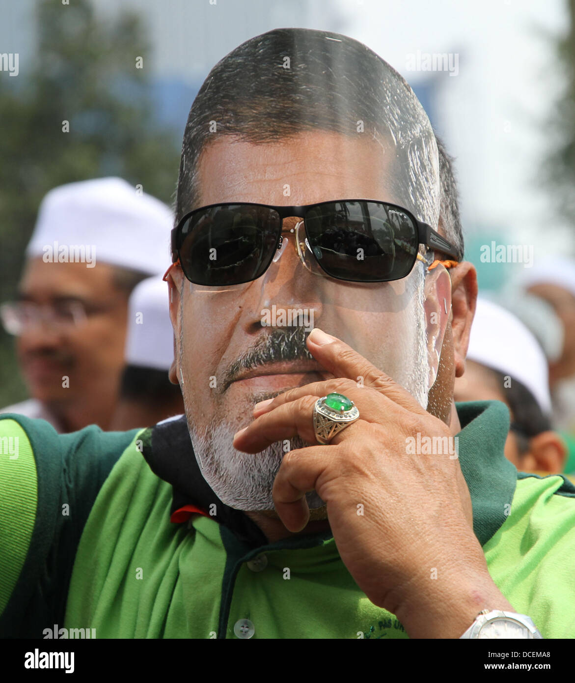 Shah Alam, SELANGOR, MALAYSIA. 16th Aug, 2013. A man wearing Mohamed ...