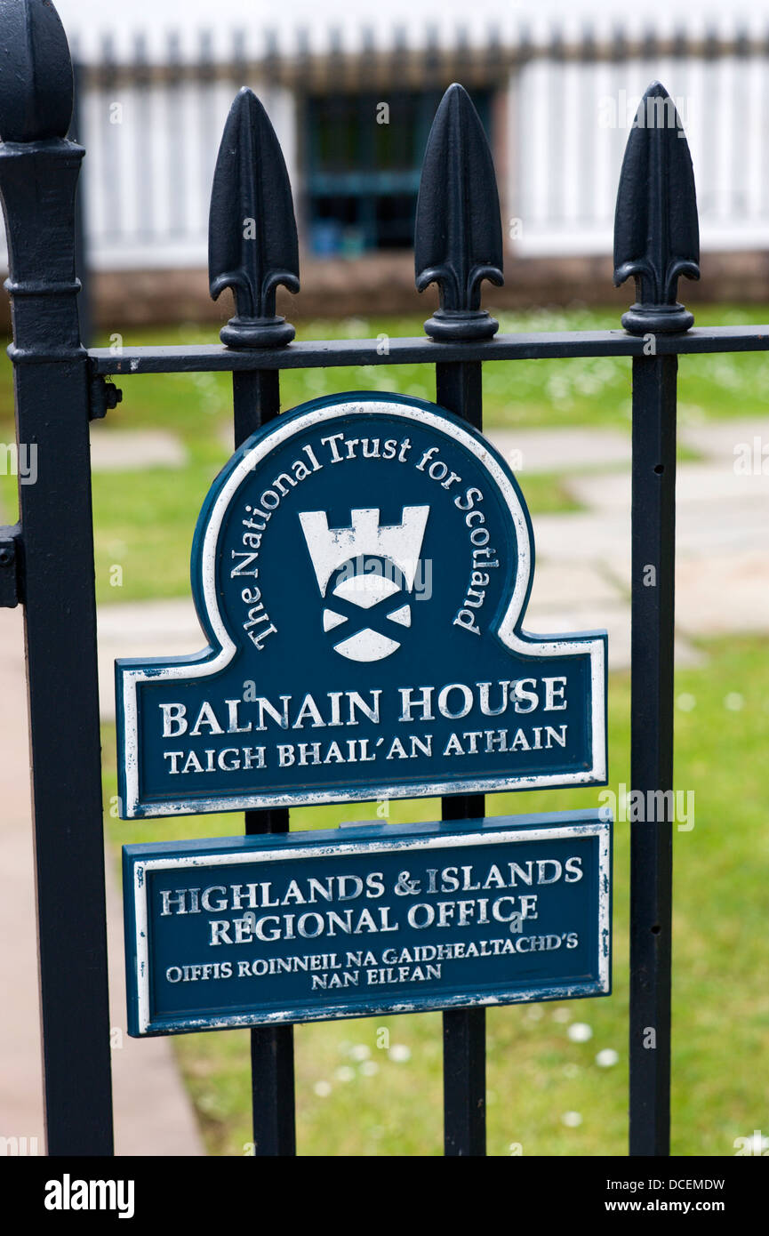 National trust sign house hi-res stock photography and images - Alamy