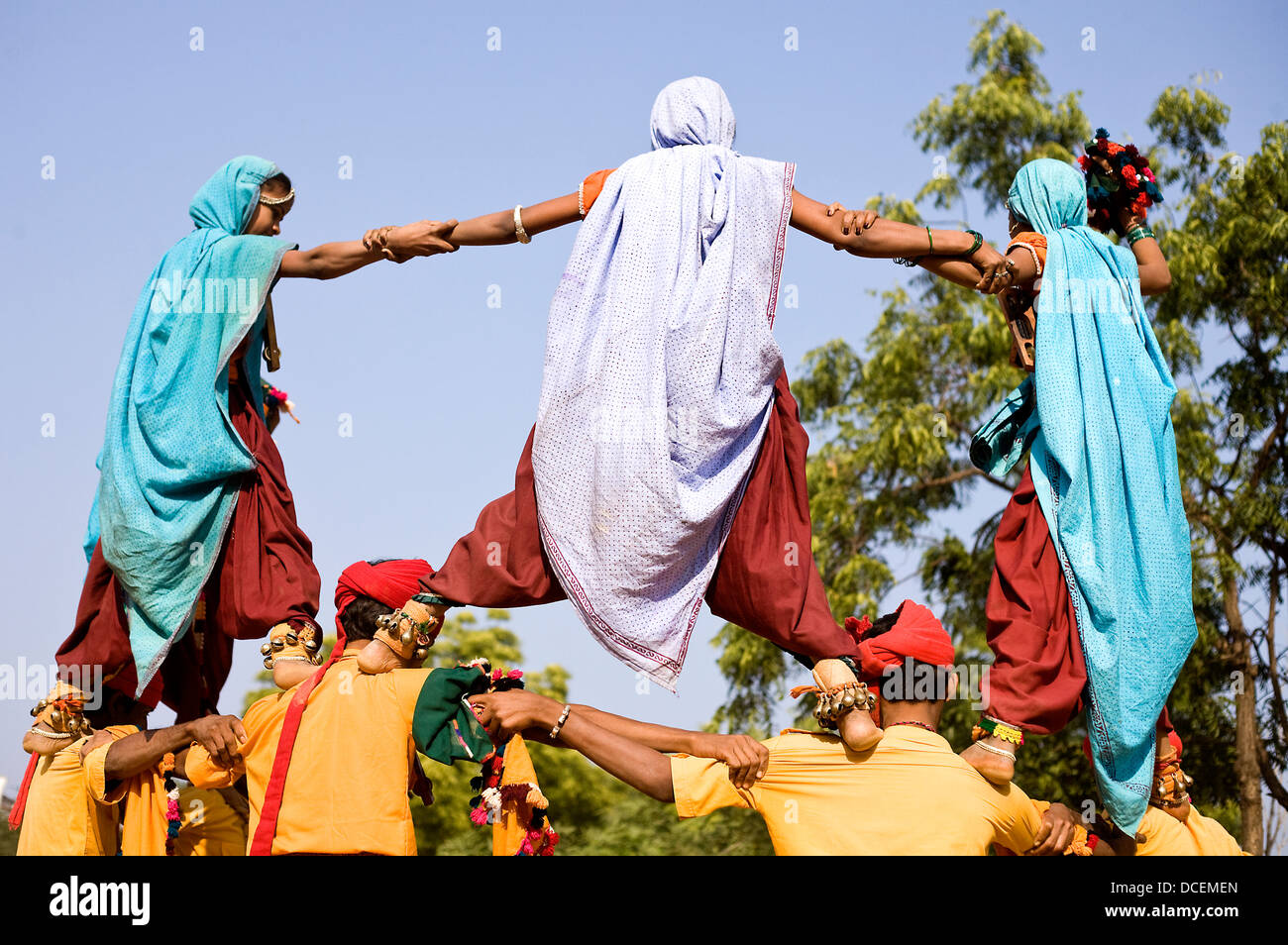 Acrobatic dance hi-res stock photography and images - Alamy